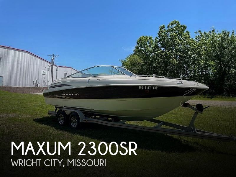 2001 Maxum 2300SR Power boat for Sale in Innsbrook, MO