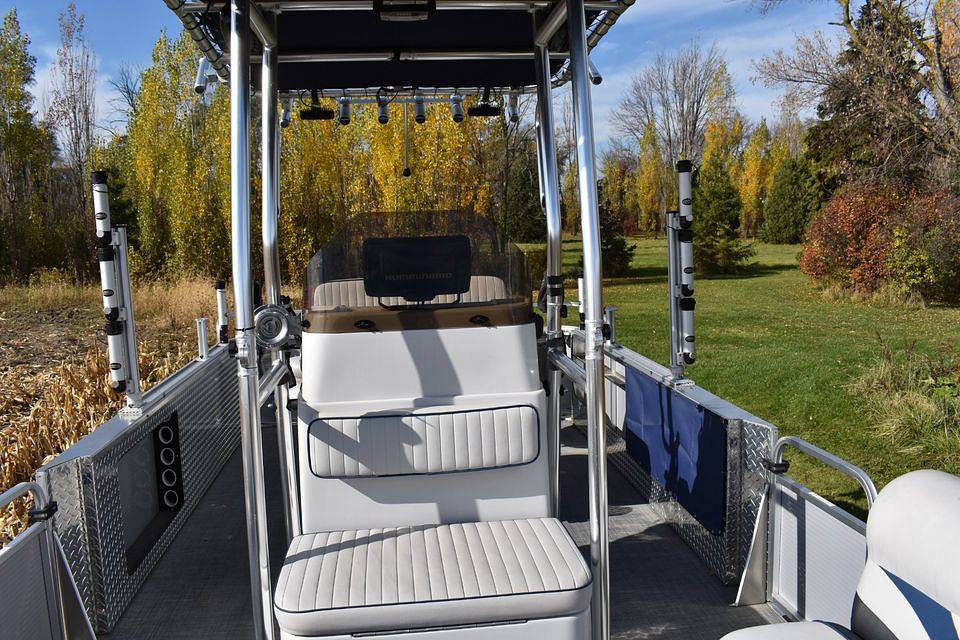 2017 Angler Qwest 818 Pro Fish Pontoon Boat for Sale in Saginaw, MI