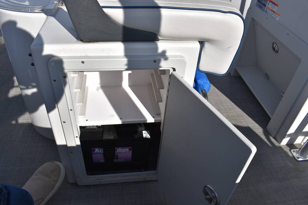 2017 Angler Qwest 818 Pro Fish Pontoon Boat for Sale in Saginaw, MI