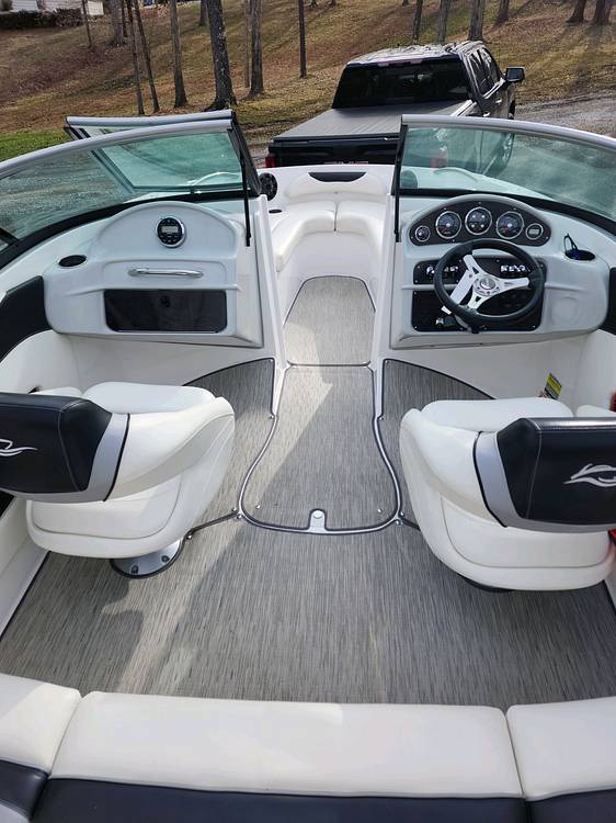 2017 Rinker 19QX Power boat for Sale in Gilbertsville, KY