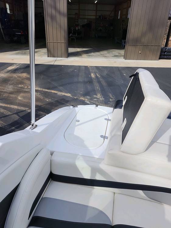 2017 Rinker 19QX Power boat for Sale in Gilbertsville, KY