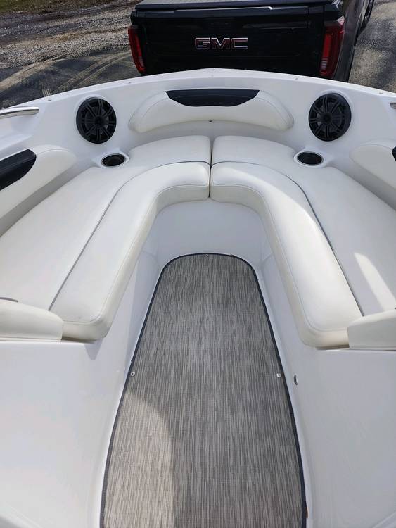 2017 Rinker 19QX Power boat for Sale in Gilbertsville, KY