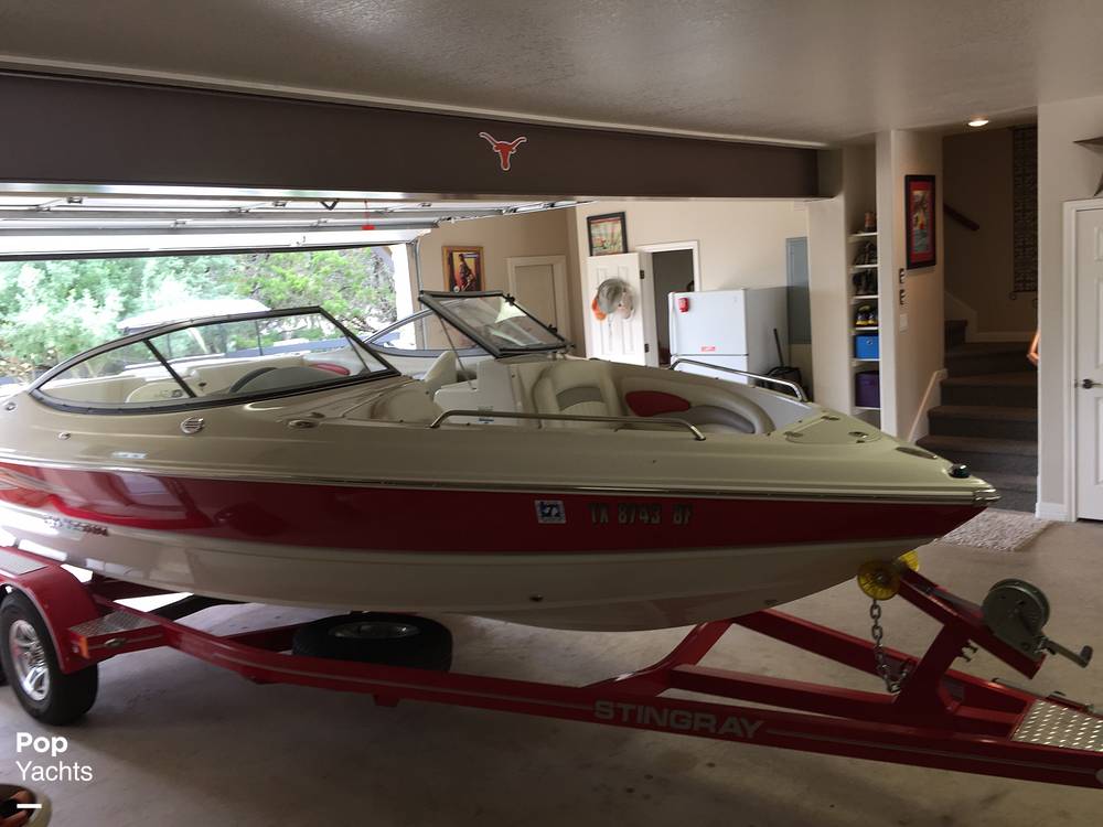 2010 Stingray 205 LR Power boat for Sale in New Braunfels, TX
