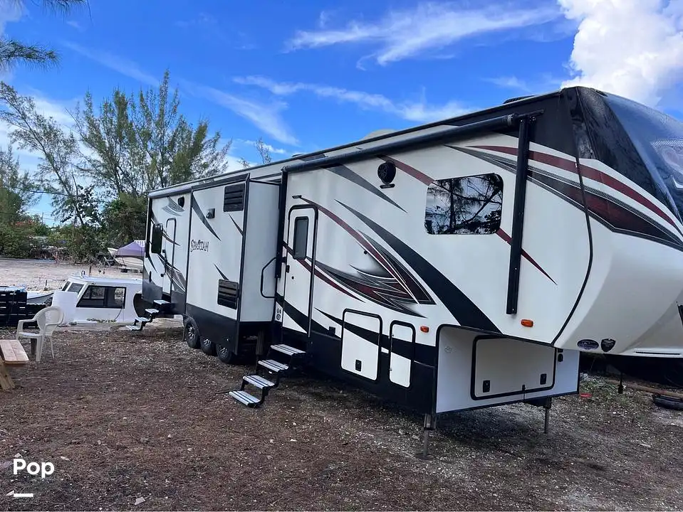 Inactive: Spartan Fifth Wheel RV in Big Pine Key, FL | 344374 | Pop Sells