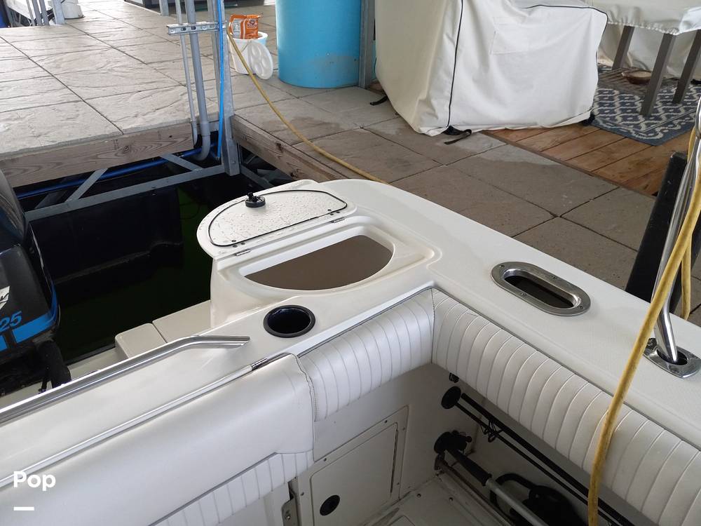 2001 Boston Whaler Conquest 28 Power boat for Sale in Cains Store, KY