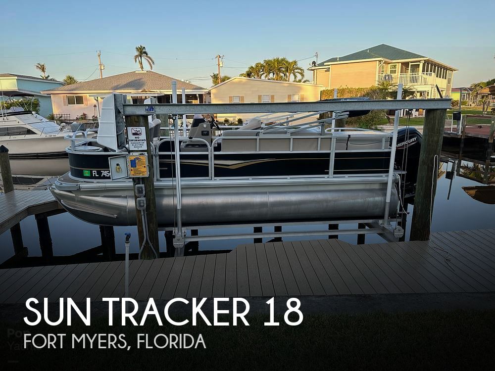 2022 Sun Tracker Bass Buggy 18 DLX Pontoon Boat for Sale in Tice, FL