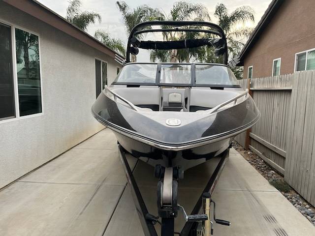 2006 23 foot Malibu Wakesetter LSV Power boat for Sale in Bakersfield, CA