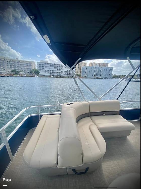 2022 Sun Tracker 18 Dlx Party Barge Pontoon Boat for Sale in Hallandale ...