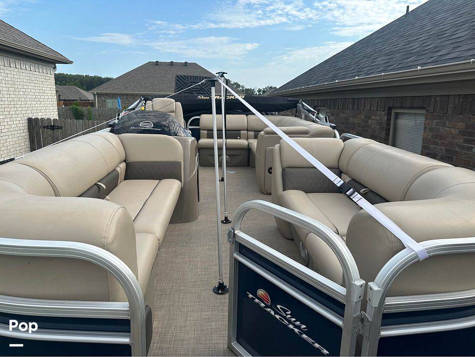 2022 Sun Tracker Party Barge 20DLX Pontoon Boat for Sale in Austin, AR