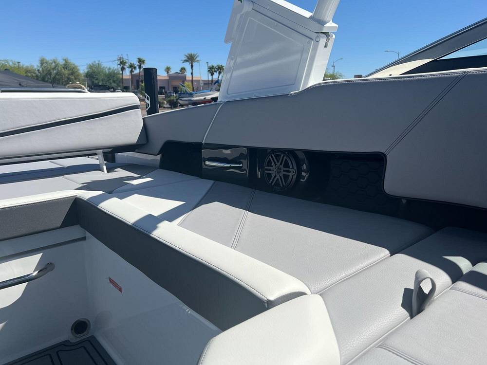 2024 Cobalt R6 Surf Power boat for Sale in Henderson, NV